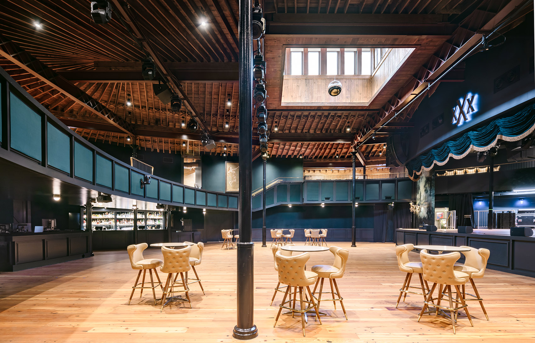 Stable hall by Clayton Korte - 谷德设计网