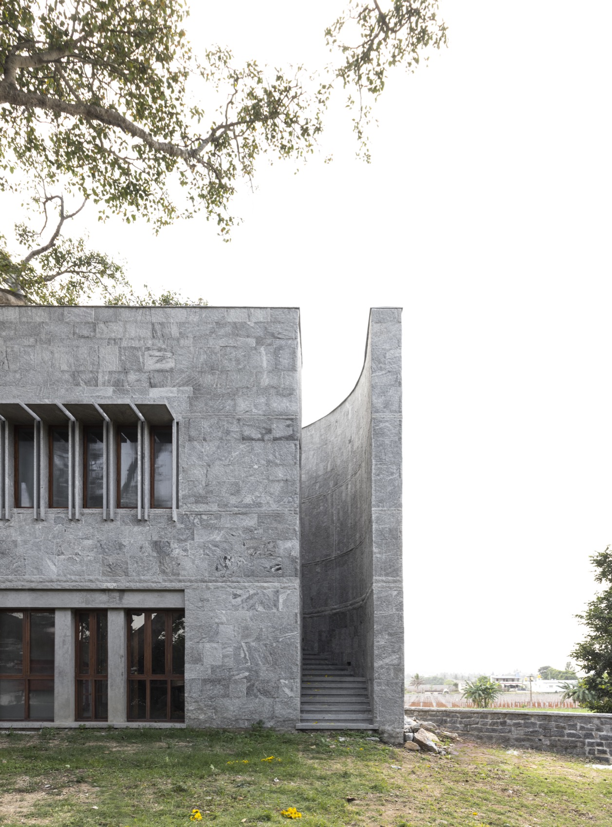 One Tree Hill by Samira Rathod Design Atelier - 谷德设计网