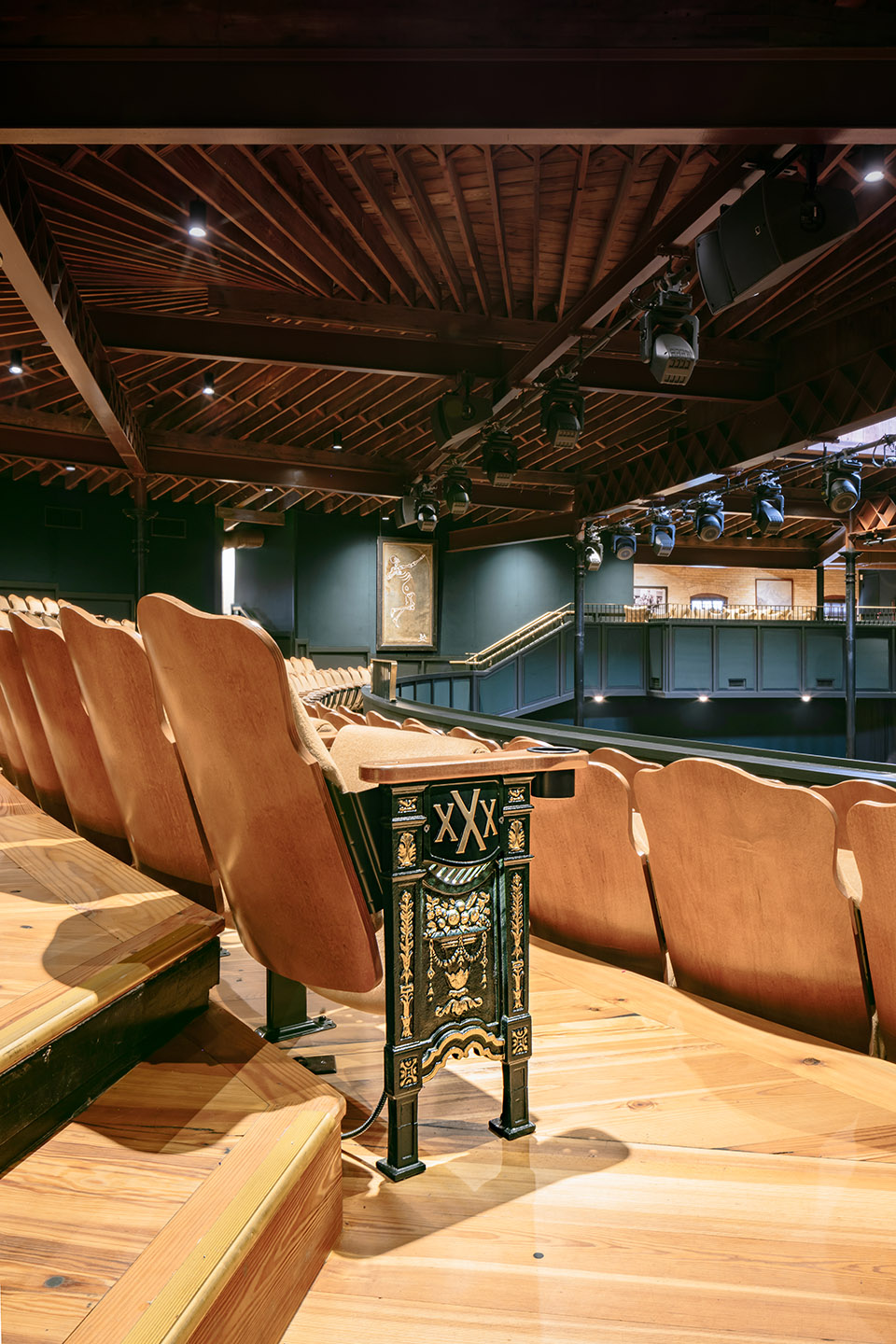 Stable hall by Clayton Korte - 谷德设计网