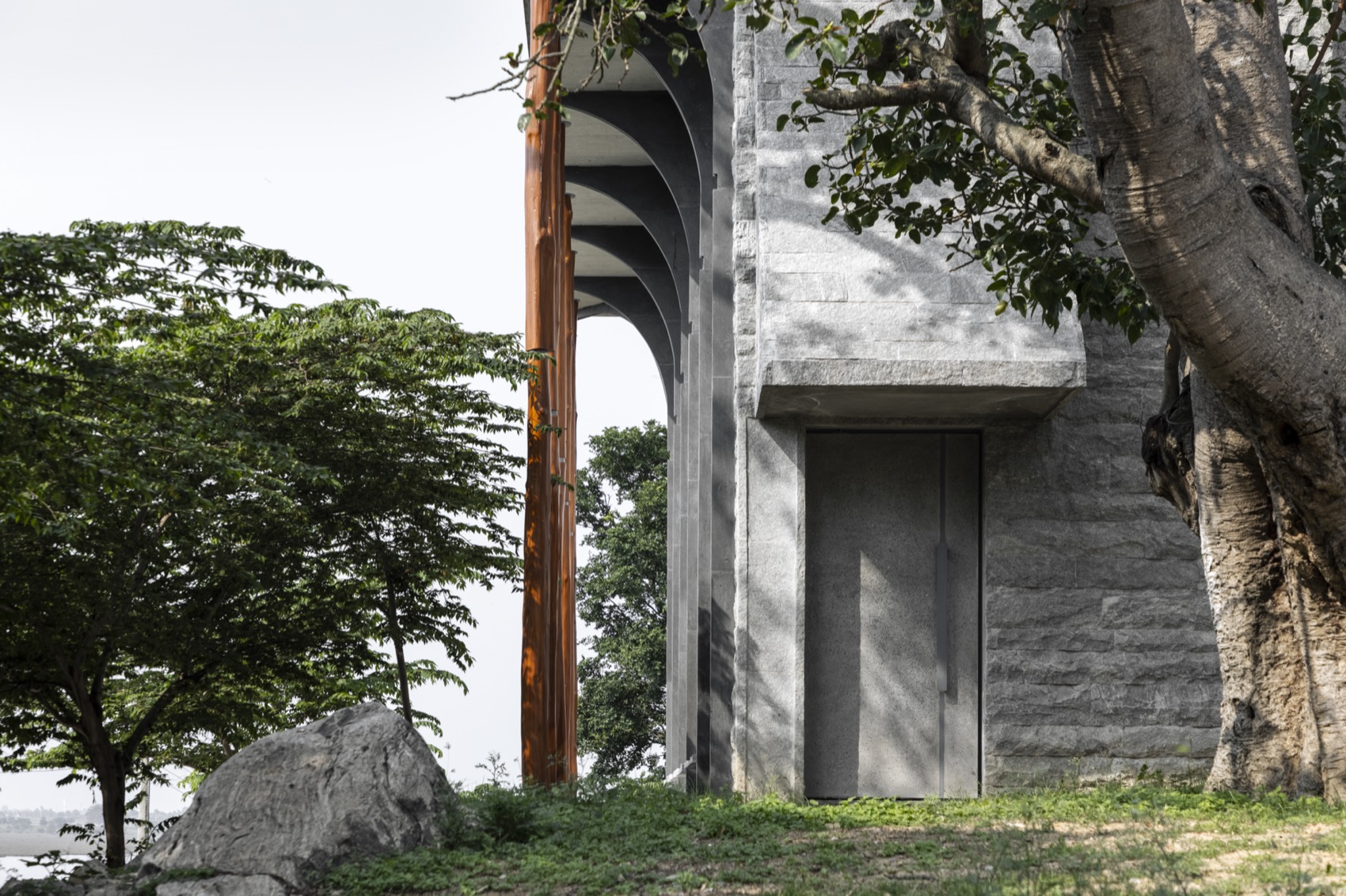 One Tree Hill by Samira Rathod Design Atelier - 谷德设计网