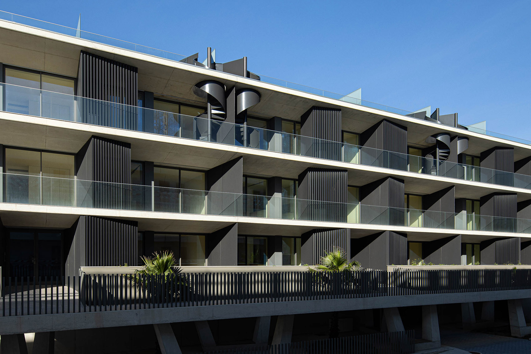Seashore Building by Atelier d’Arquitectura Lopes da Costa - 谷德设计网