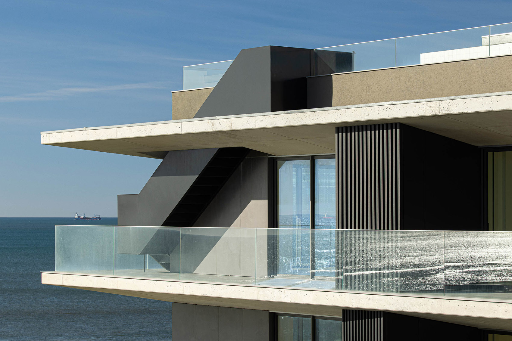 Seashore Building by Atelier d’Arquitectura Lopes da Costa - 谷德设计网