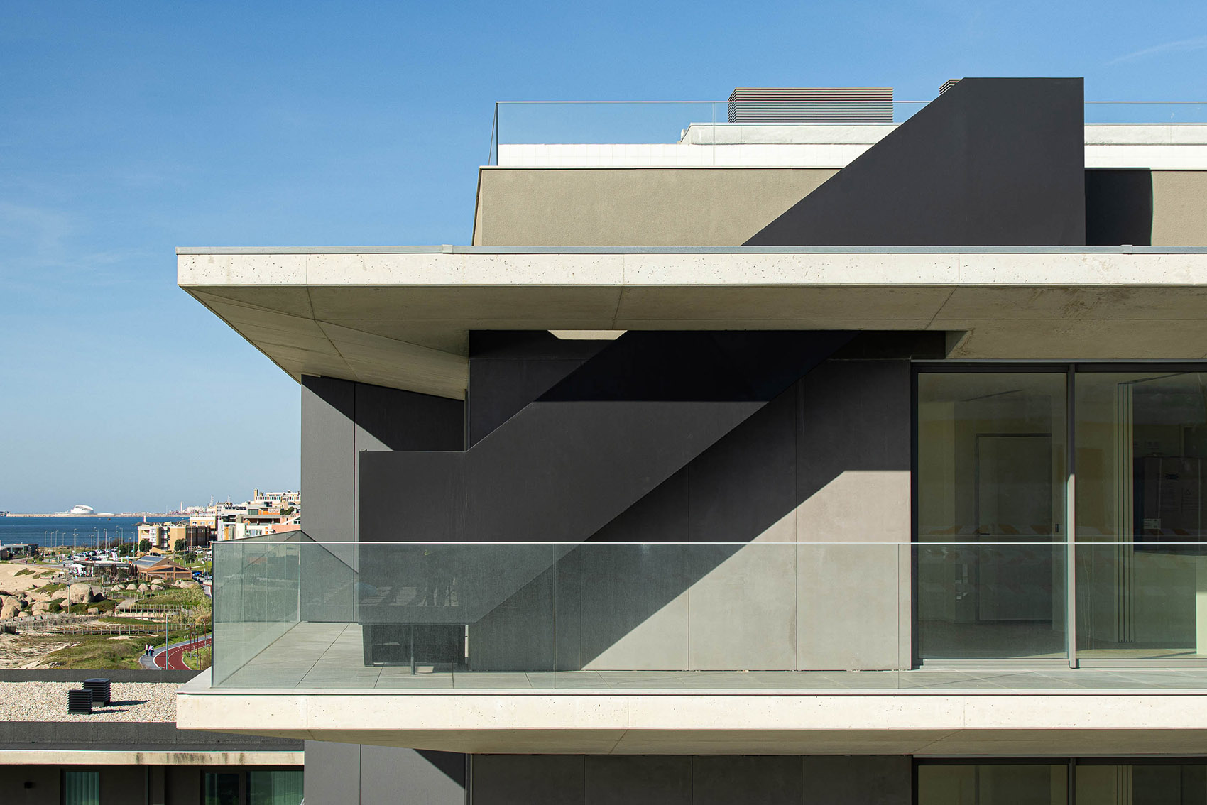Seashore Building by Atelier d’Arquitectura Lopes da Costa - 谷德设计网