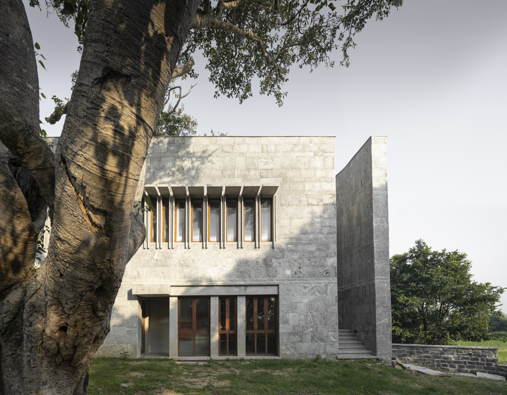 One Tree Hill by Samira Rathod Design Atelier - 谷德设计网