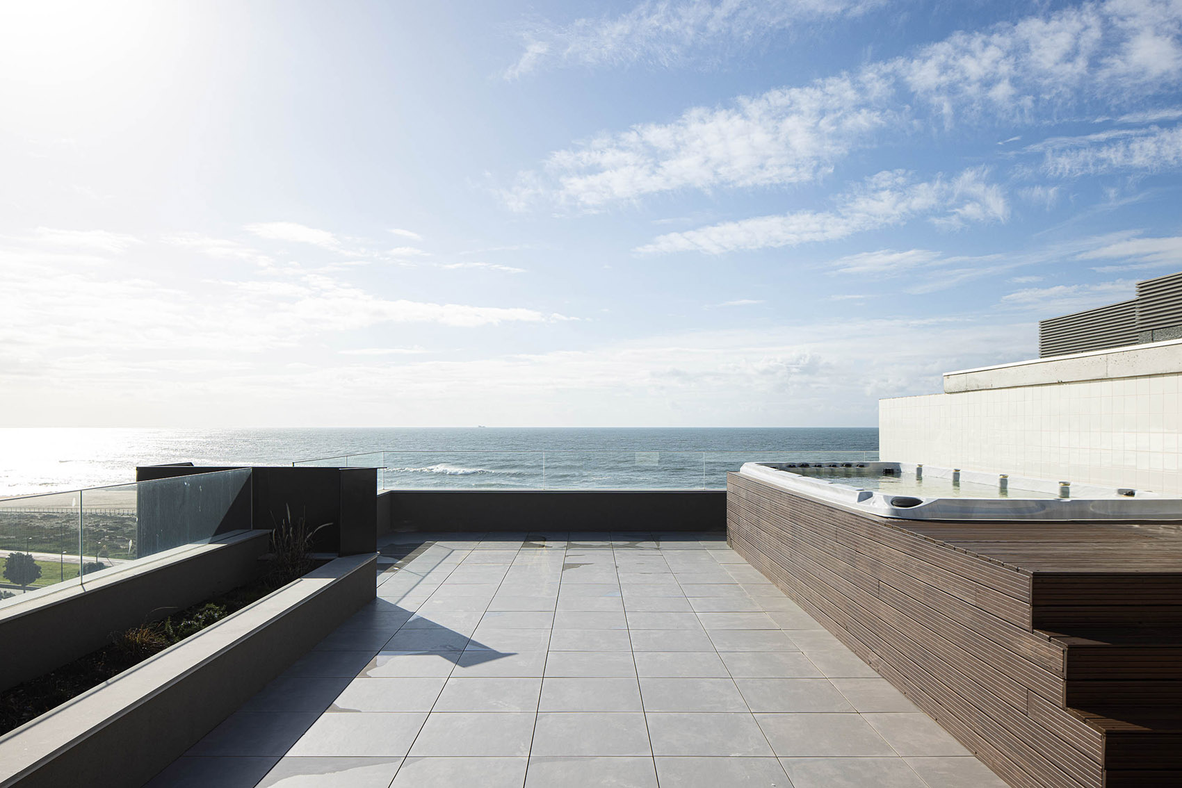 Seashore Building by Atelier d’Arquitectura Lopes da Costa - 谷德设计网