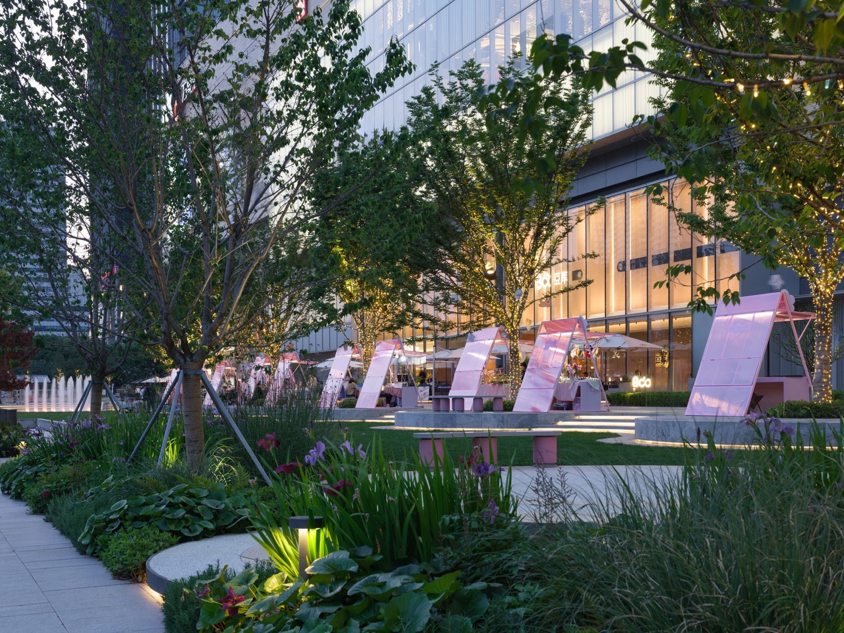 The MixC Wuxi Binhu Landscape Design by PLAND - 谷德设计网