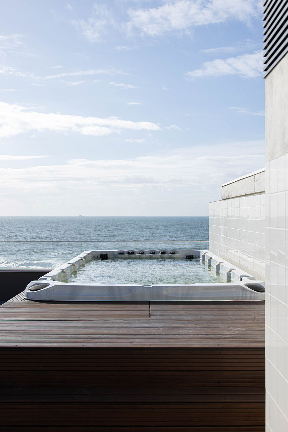 Seashore Building by Atelier d’Arquitectura Lopes da Costa - 谷德设计网