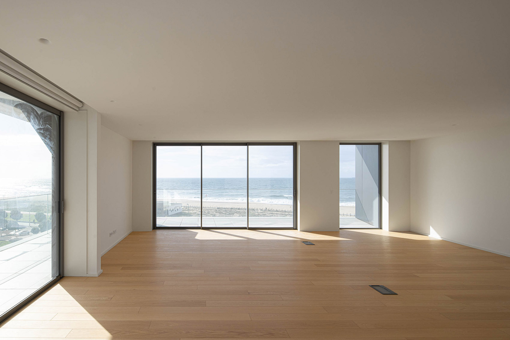 Seashore Building by Atelier d’Arquitectura Lopes da Costa - 谷德设计网