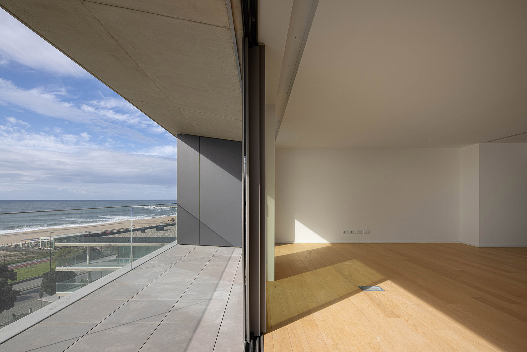 Seashore Building by Atelier d’Arquitectura Lopes da Costa - 谷德设计网