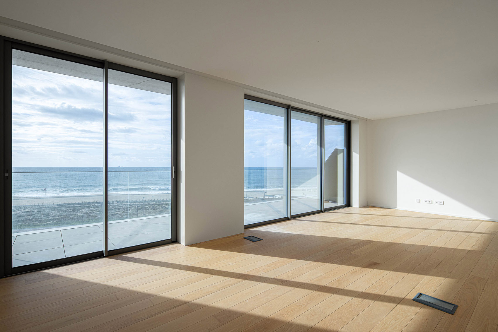 Seashore Building by Atelier d’Arquitectura Lopes da Costa - 谷德设计网
