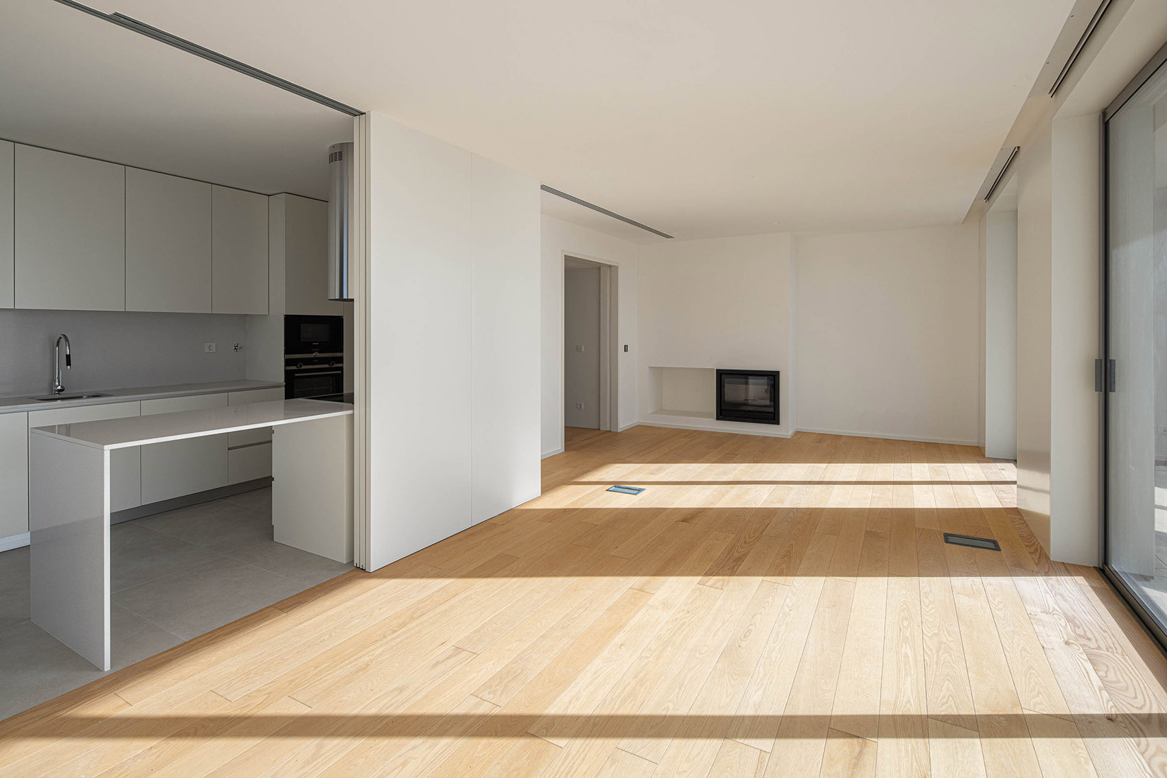 Seashore Building by Atelier d’Arquitectura Lopes da Costa - 谷德设计网