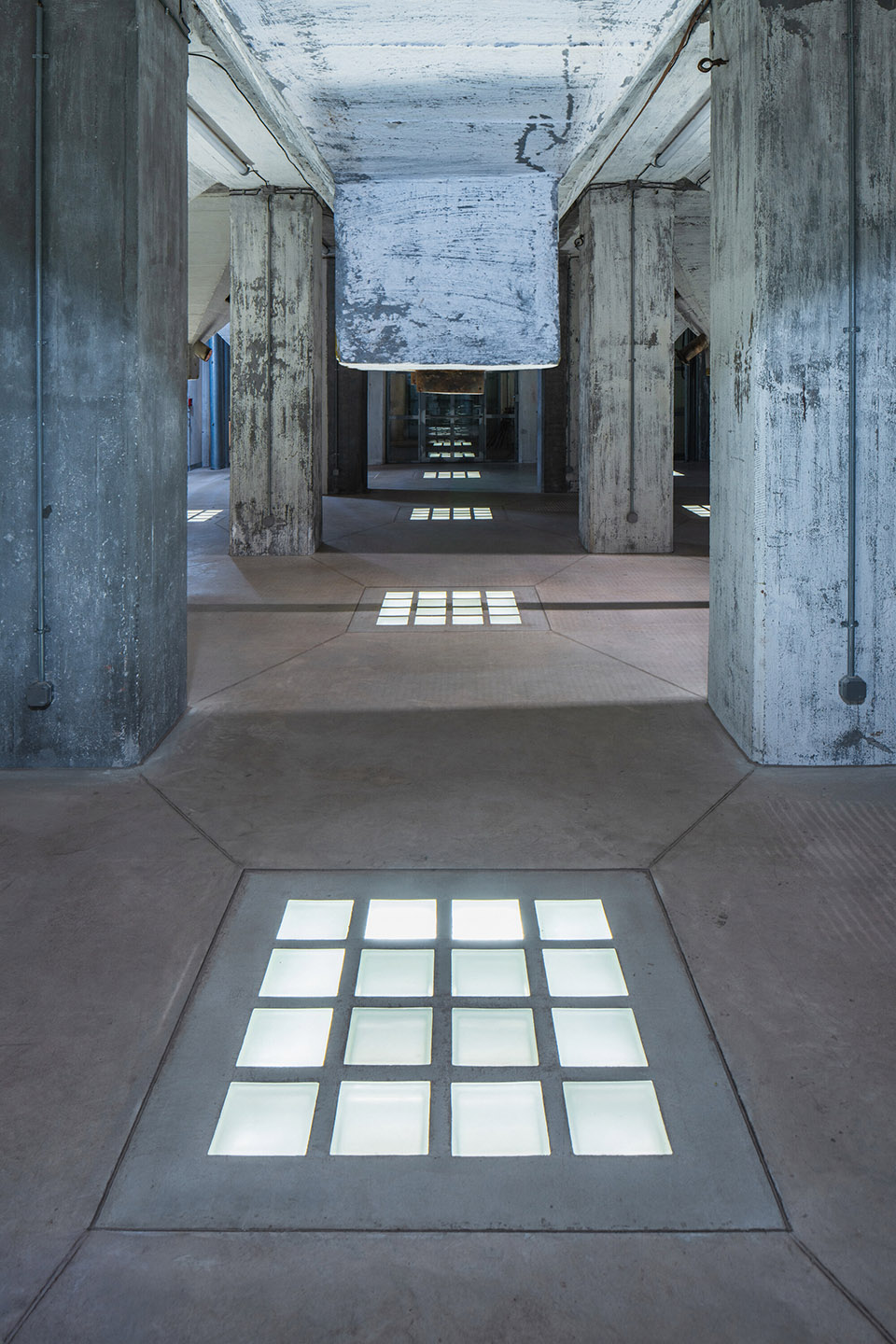 Automatic Mills Grain Silo Conversion by Prokš Přikryl architekti - 谷德设计网