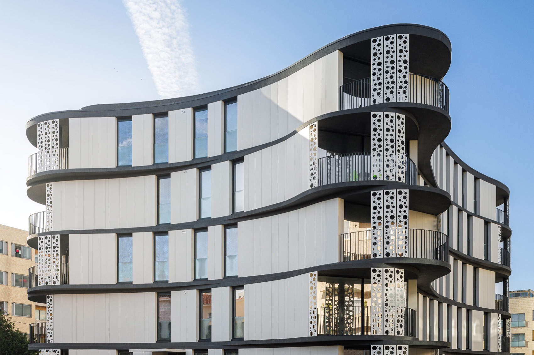 Sense 100 Building by Sandra Micaela Casinha architects - 谷德设计网