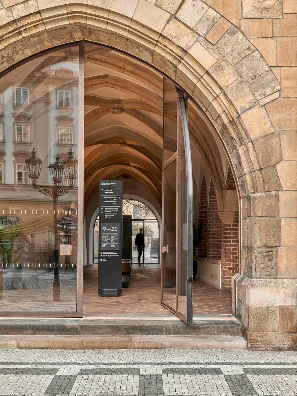 The Old Town Hall’s Ground Floor Interior by Studio Olgoj Chorchoj - 谷德设计网
