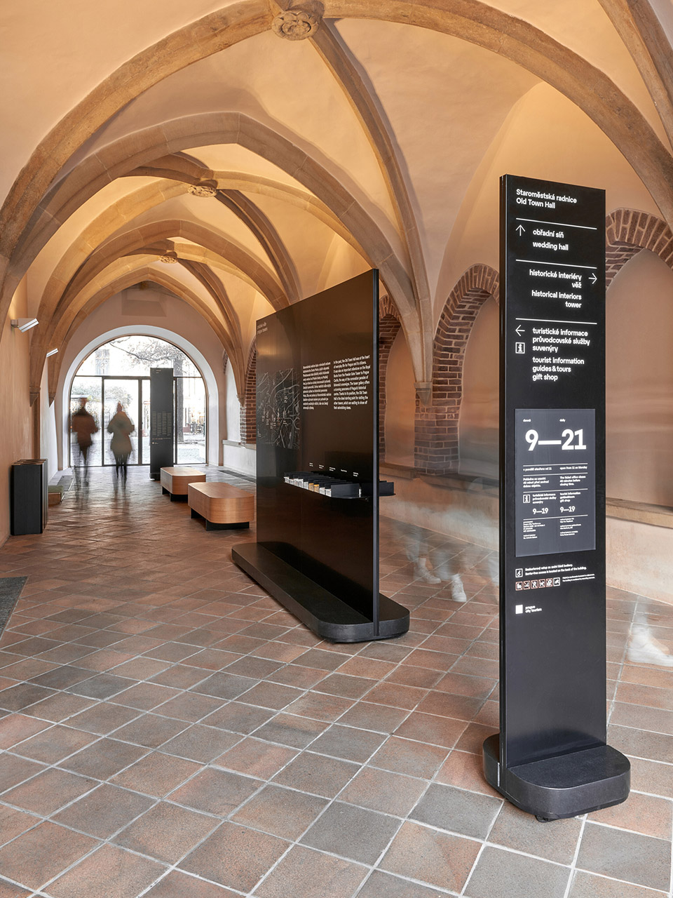 The Old Town Hall’s Ground Floor Interior by Studio Olgoj Chorchoj - 谷德设计网