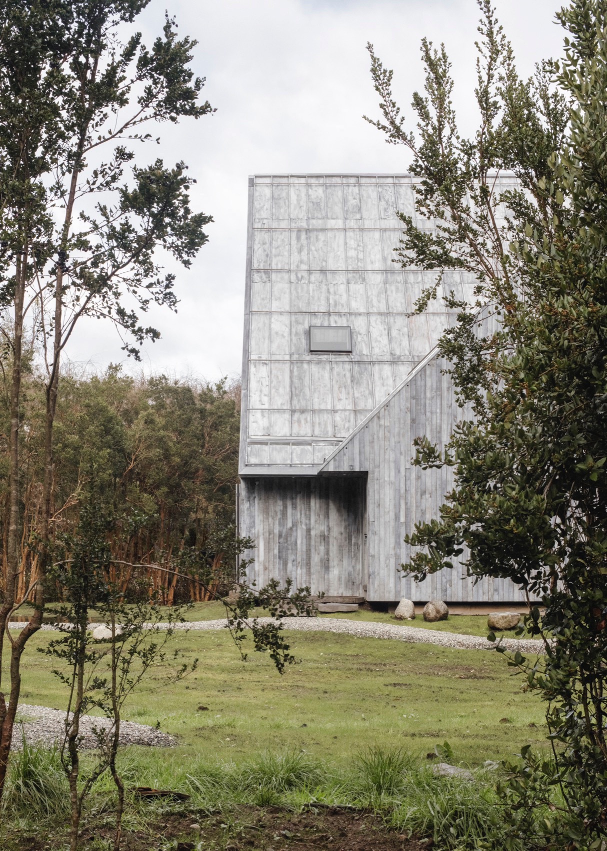 HUMO HOUSE by Iván Bravo architects - 谷德设计网