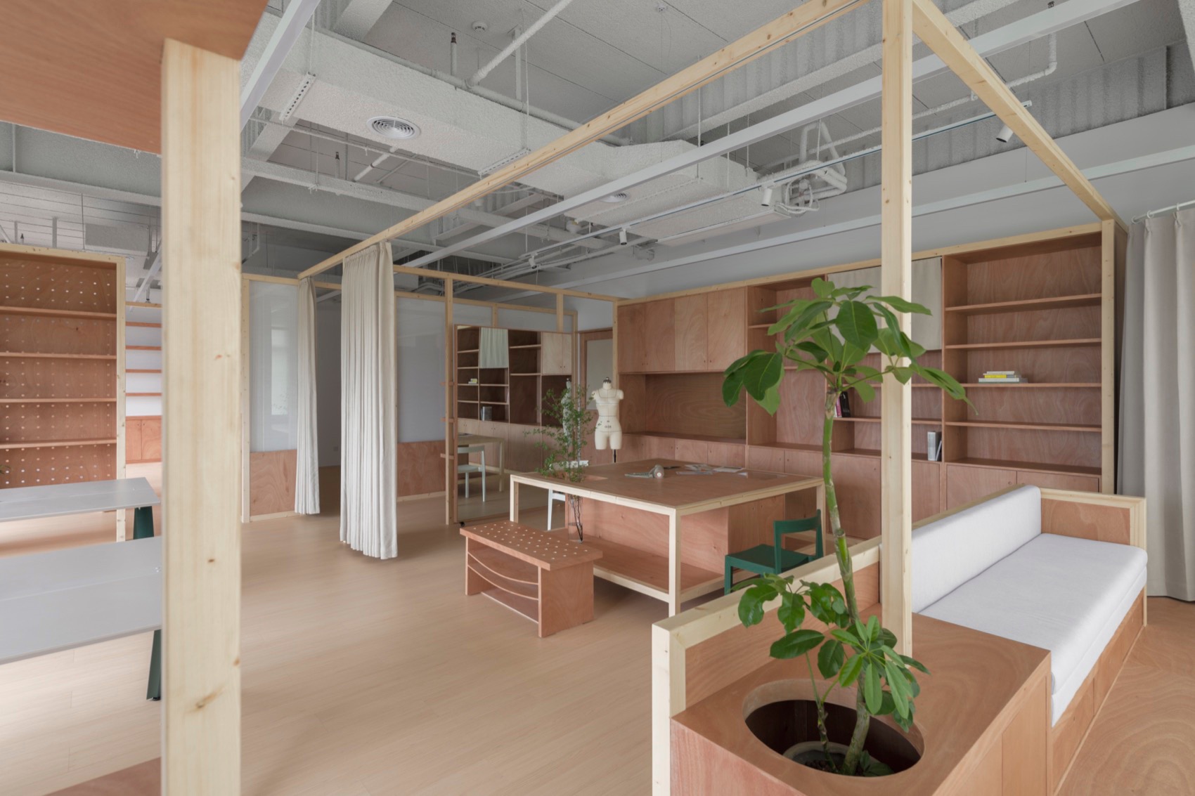 LINGYILI Office by Woodo Studio - 谷德设计网