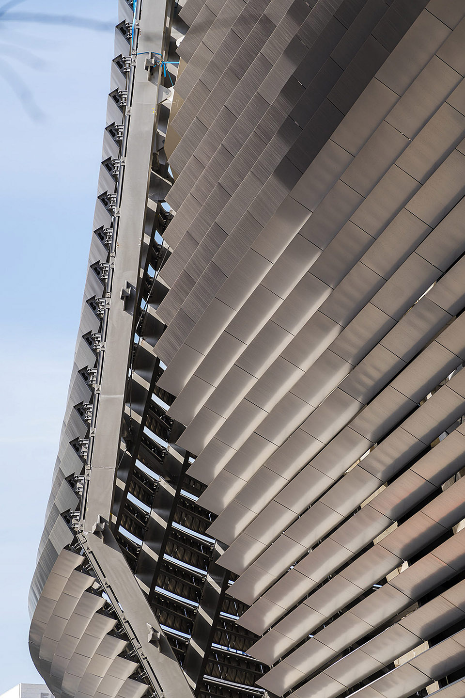 The conversion of the Santiago Bernabéu stadium by gmp - 谷德设计网