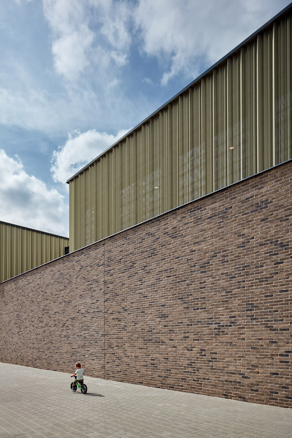 The Aquapark Sport and Relaxation Center by SENAA architekti - 谷德设计网