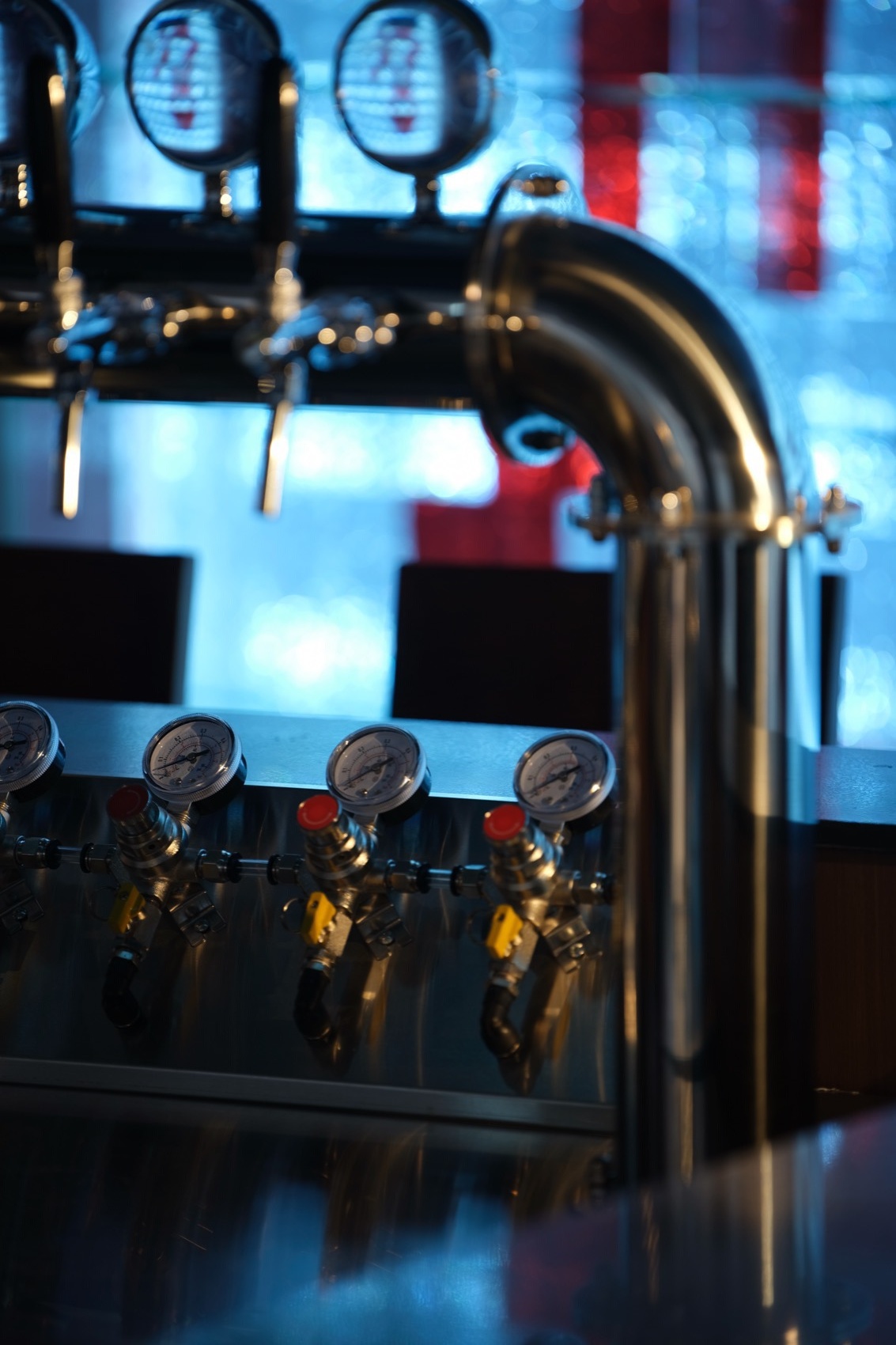 Beer & Glass Bar by Time Corner Space Design - 谷德设计网