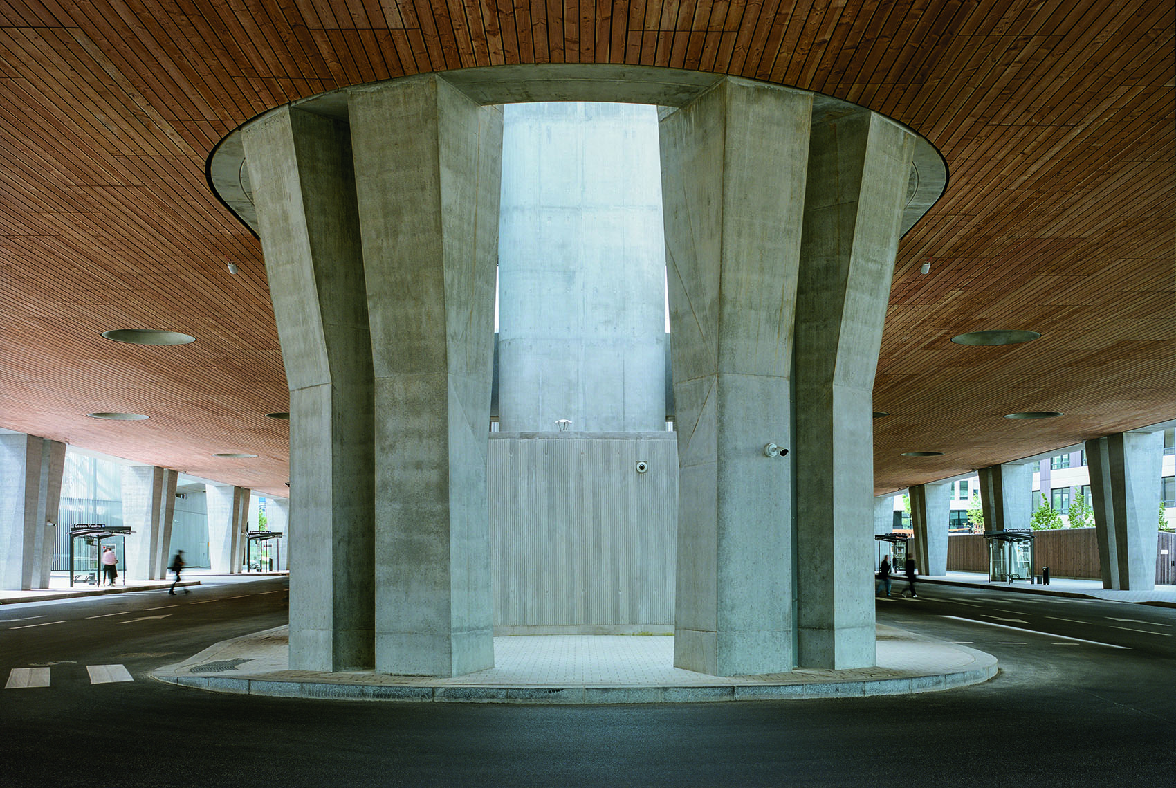 Park and ride and bus station by ateliers O-S architectes - 谷德设计网