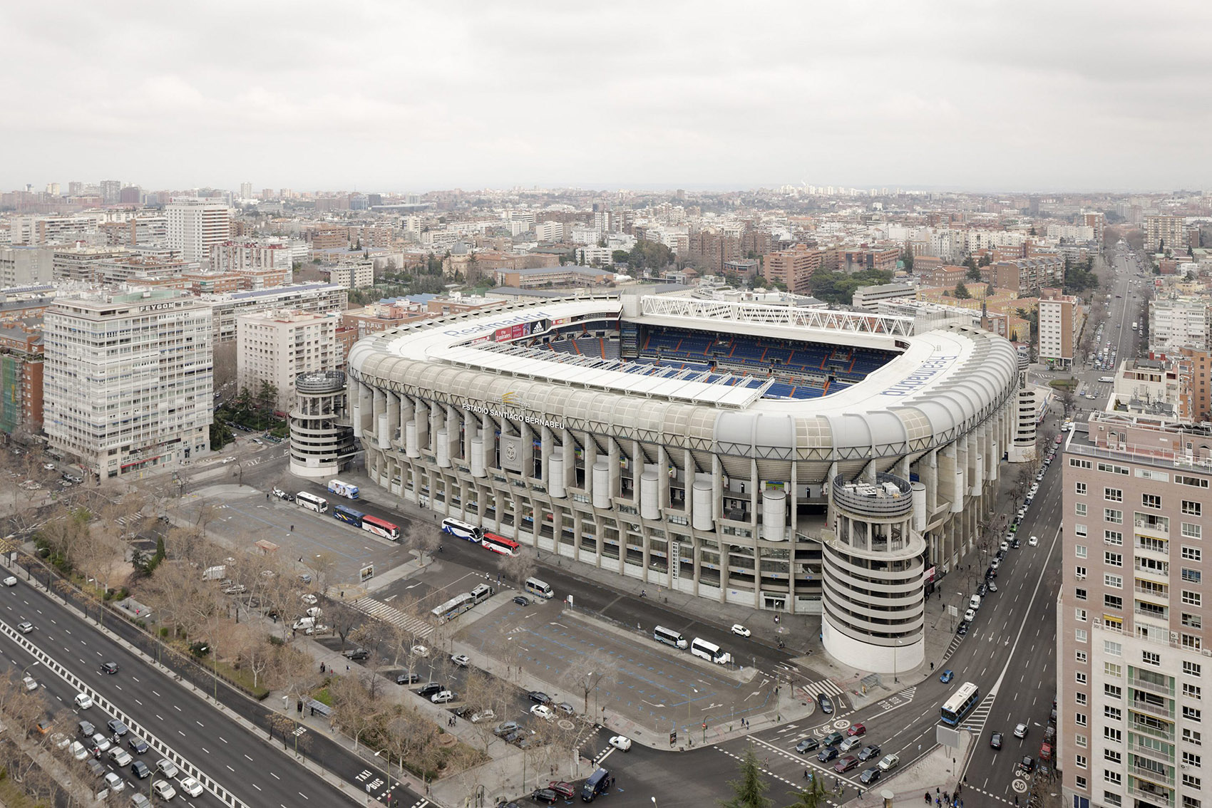 The conversion of the Santiago Bernabéu stadium by gmp - 谷德设计网
