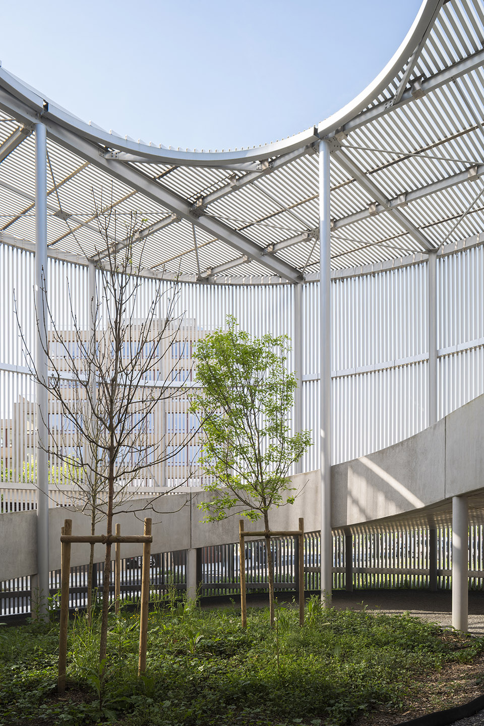 Park and ride and bus station by ateliers O-S architectes - 谷德设计网