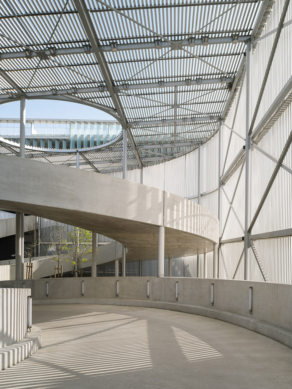 Park and ride and bus station by ateliers O-S architectes - 谷德设计网