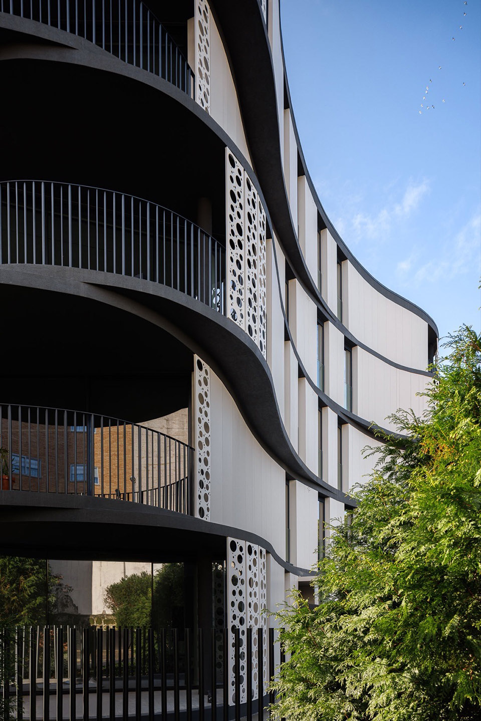 Sense 100 Building by Sandra Micaela Casinha architects - 谷德设计网