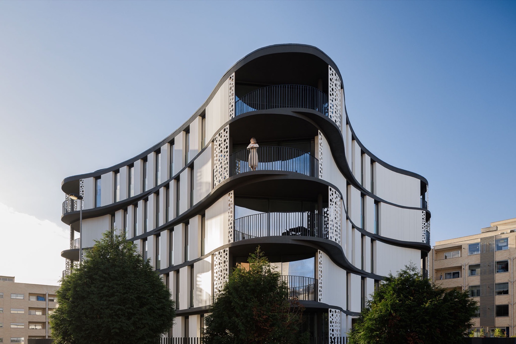 Sense 100 Building by Sandra Micaela Casinha architects - 谷德设计网