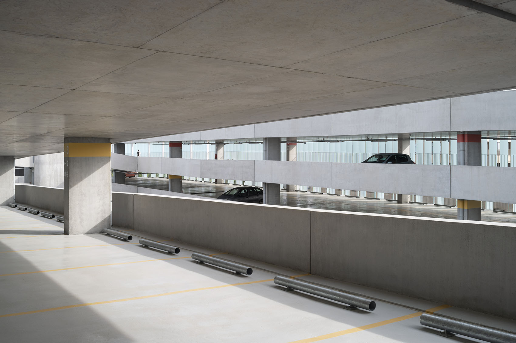 Park and ride and bus station by ateliers O-S architectes - 谷德设计网