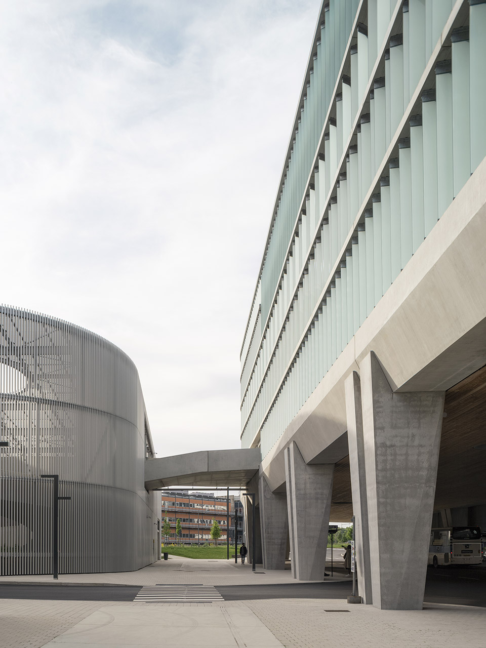 Park and ride and bus station by ateliers O-S architectes - 谷德设计网