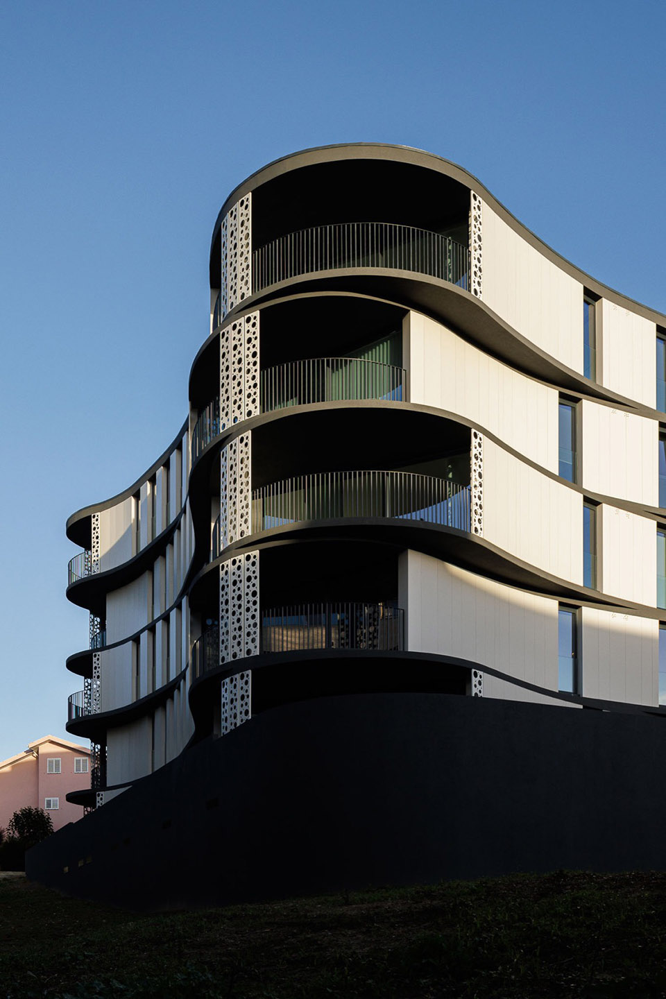 Sense 100 Building by Sandra Micaela Casinha architects - 谷德设计网