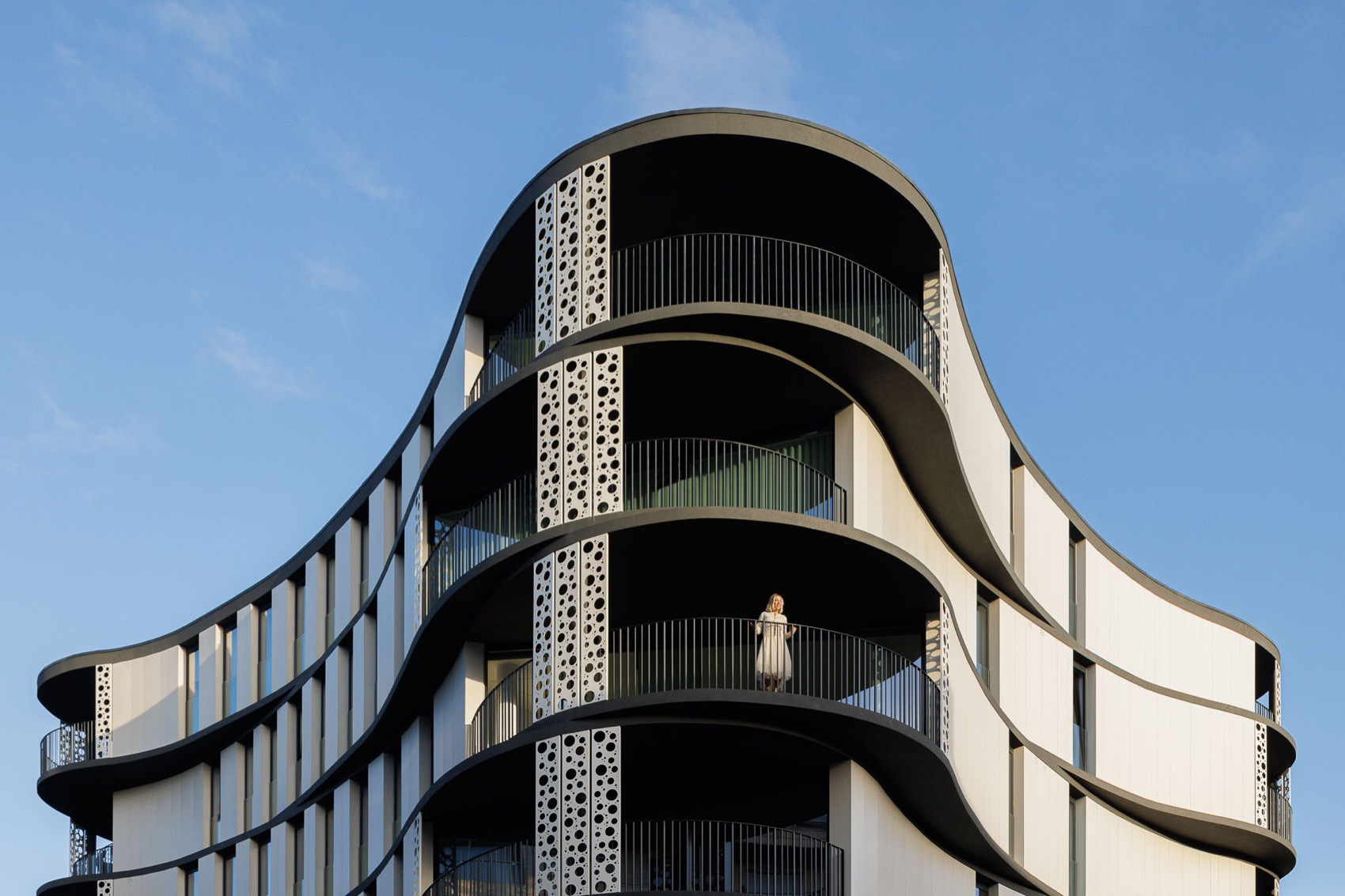 Sense 100 Building by Sandra Micaela Casinha architects - 谷德设计网