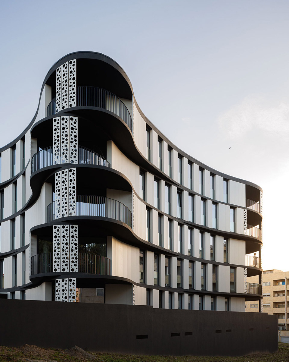 Sense 100 Building by Sandra Micaela Casinha architects - 谷德设计网