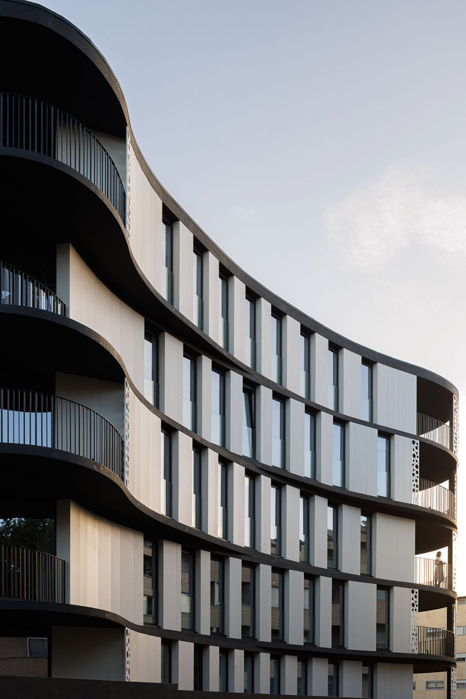 Sense 100 Building by Sandra Micaela Casinha architects - 谷德设计网