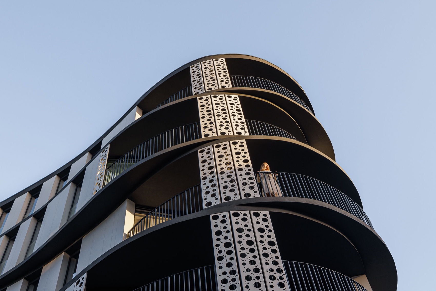 Sense 100 Building by Sandra Micaela Casinha architects - 谷德设计网