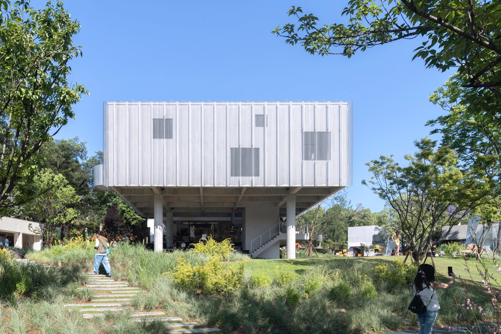 The Luxe Lakes CPI Island Commercial Renewal by VARI Design - 谷德设计网