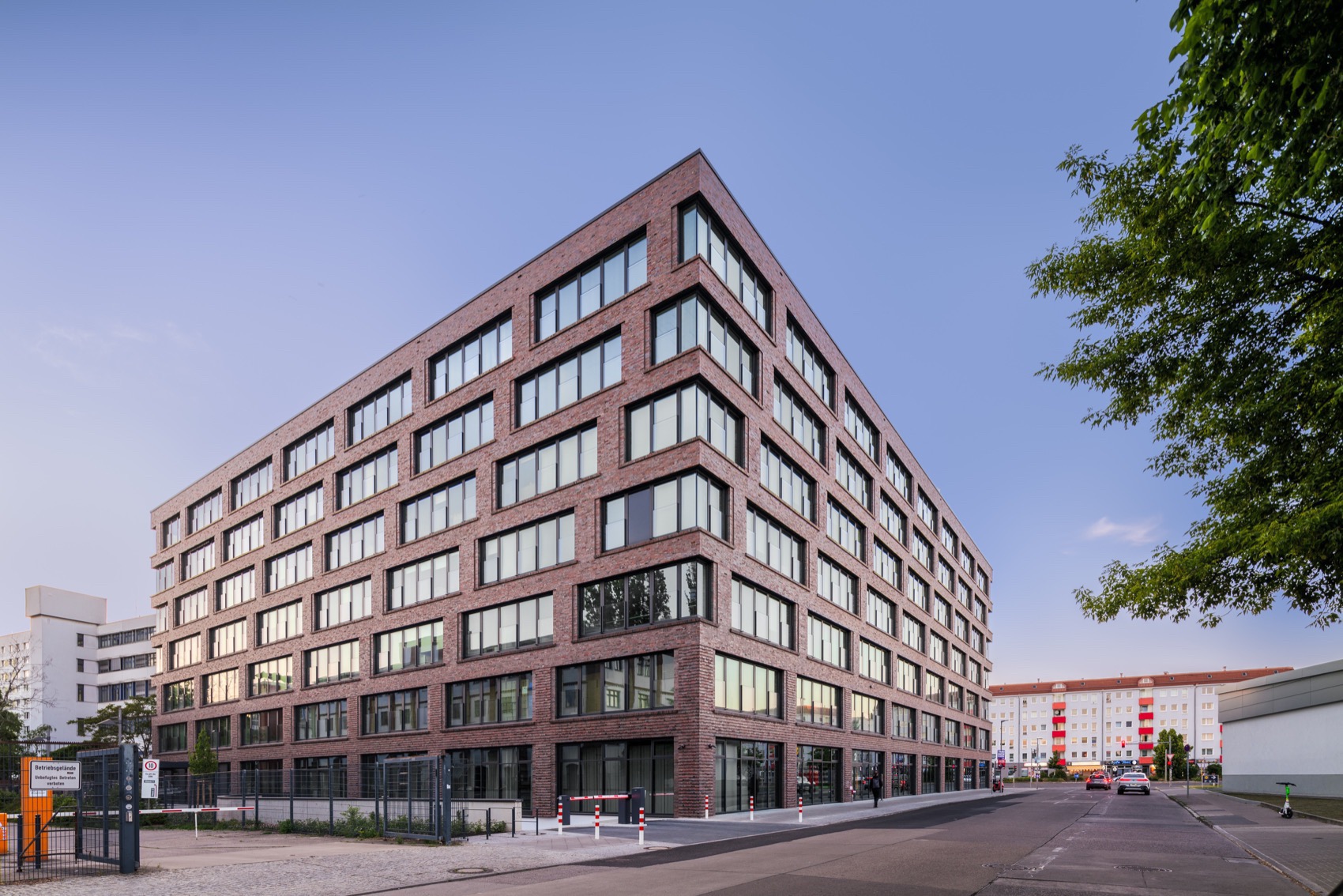 FA 206 Office Building by TCHOBAN VOSS Architekten - 谷德设计网