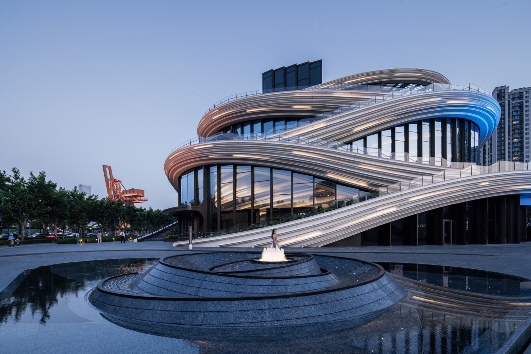 West Bund Orbit Landscape design by THLA - 谷德设计网