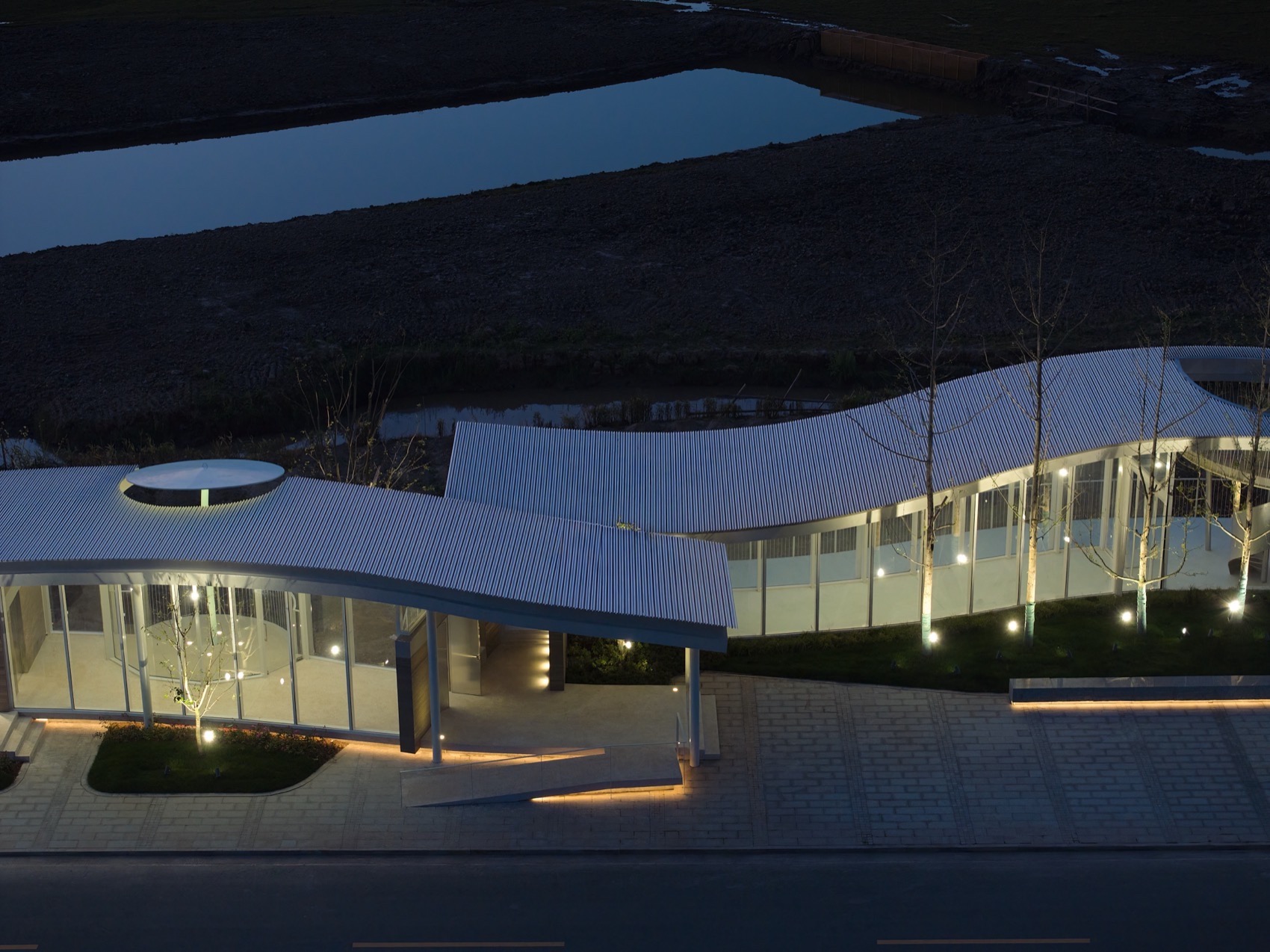 Dongdan Grassland “Sea Ruins” Station by Mur Mur Lab - 谷德设计网