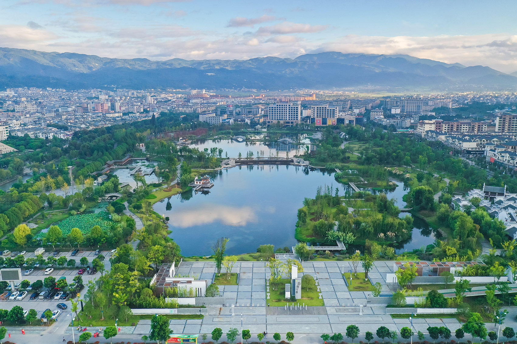 Youdian River Park System in Core Town Area by yǒu Landscape - 谷德设计网