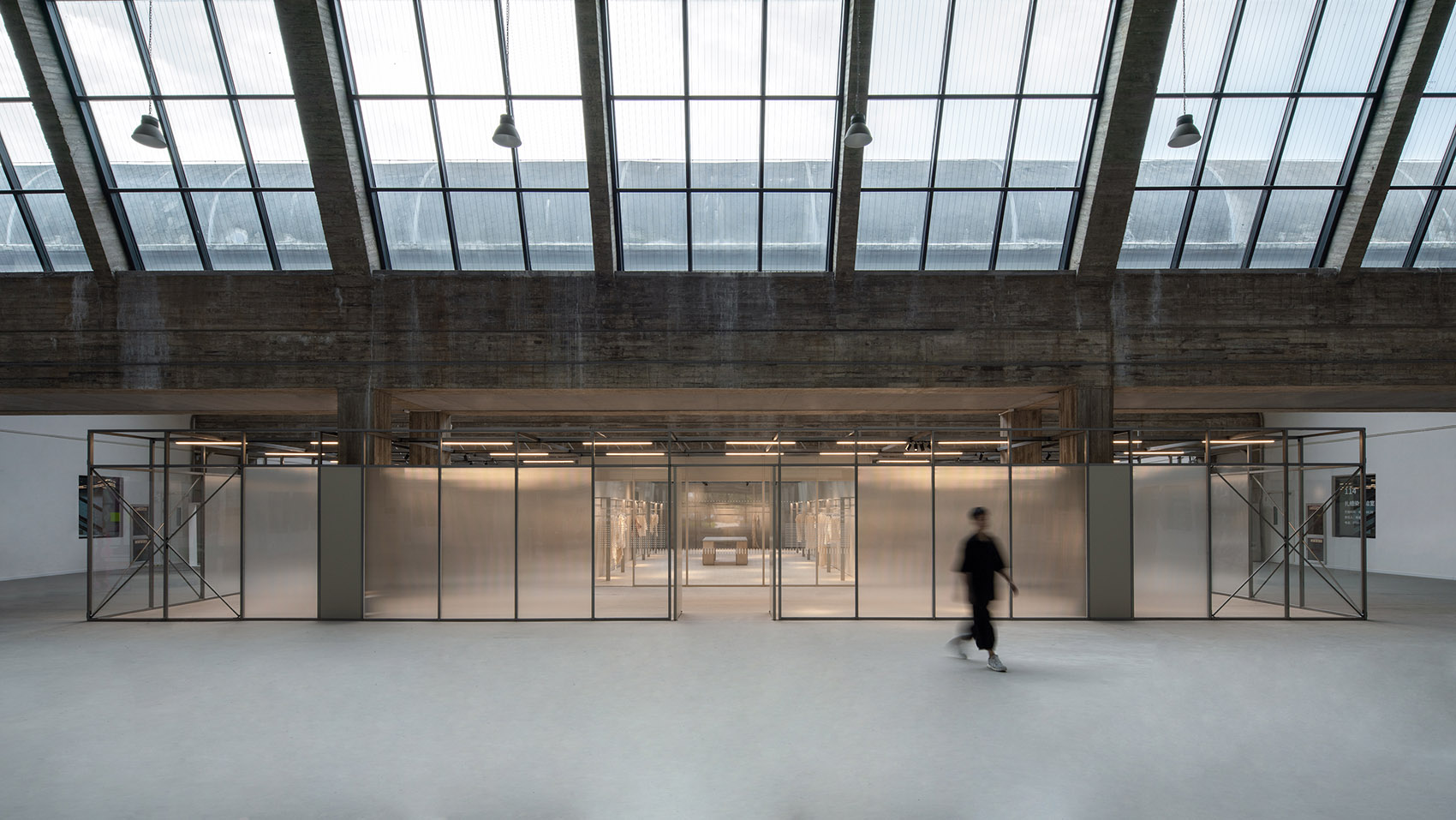 Permanent Exhibition Hall of the School of Fashion Design by MAS - 谷德设计网