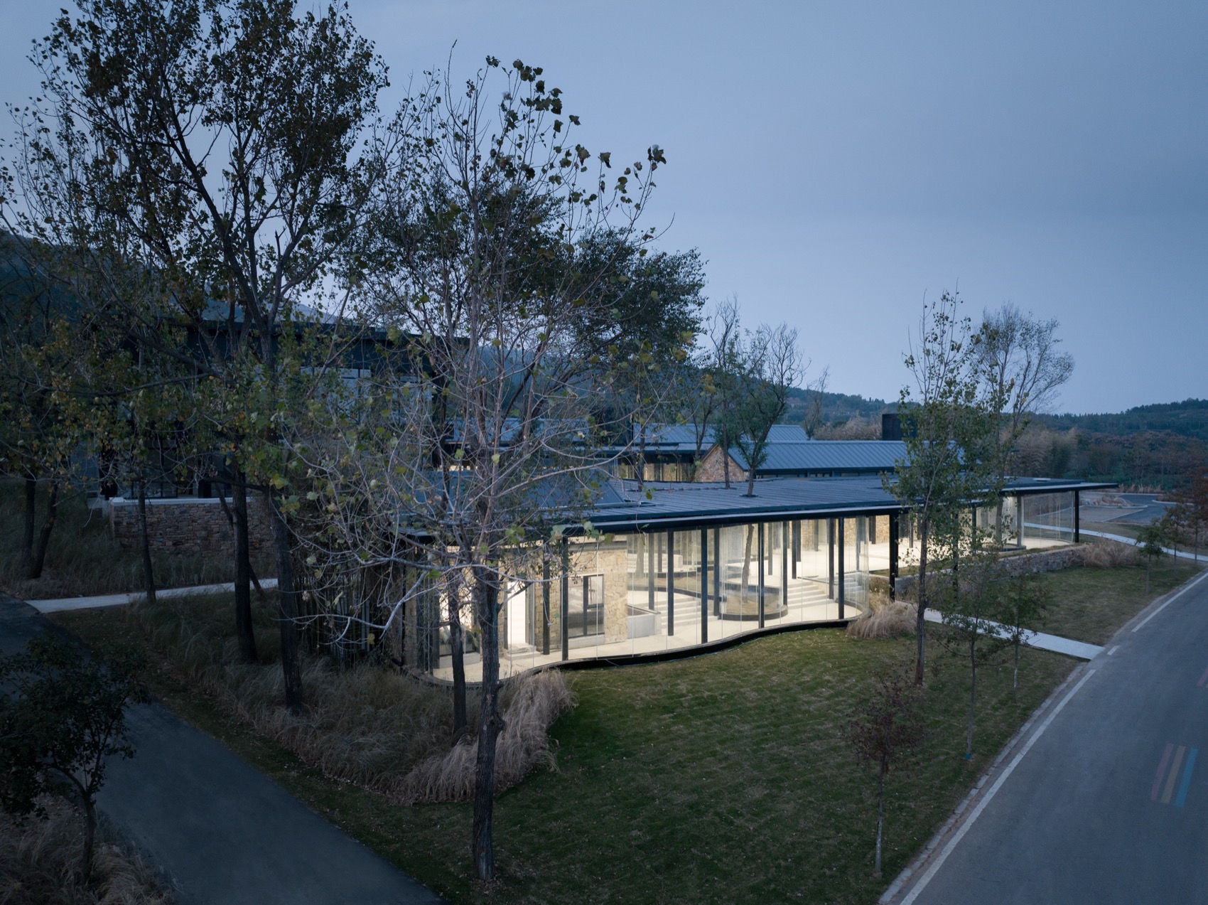 Chaoyuan Mount. village lobby by Kong Xiangwei Studio - 谷德设计网