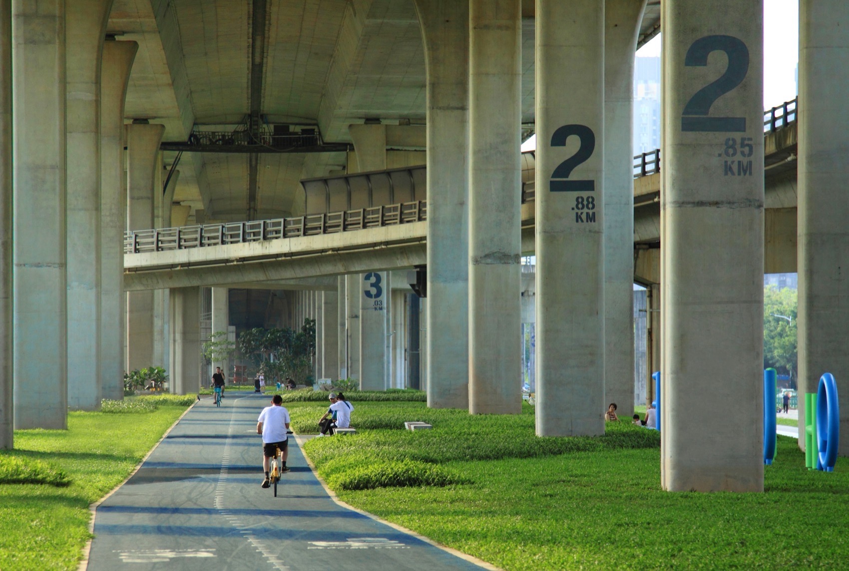 the Bay-to-Bay Underline Space by Shenzhen Long Chase Region Planning ...