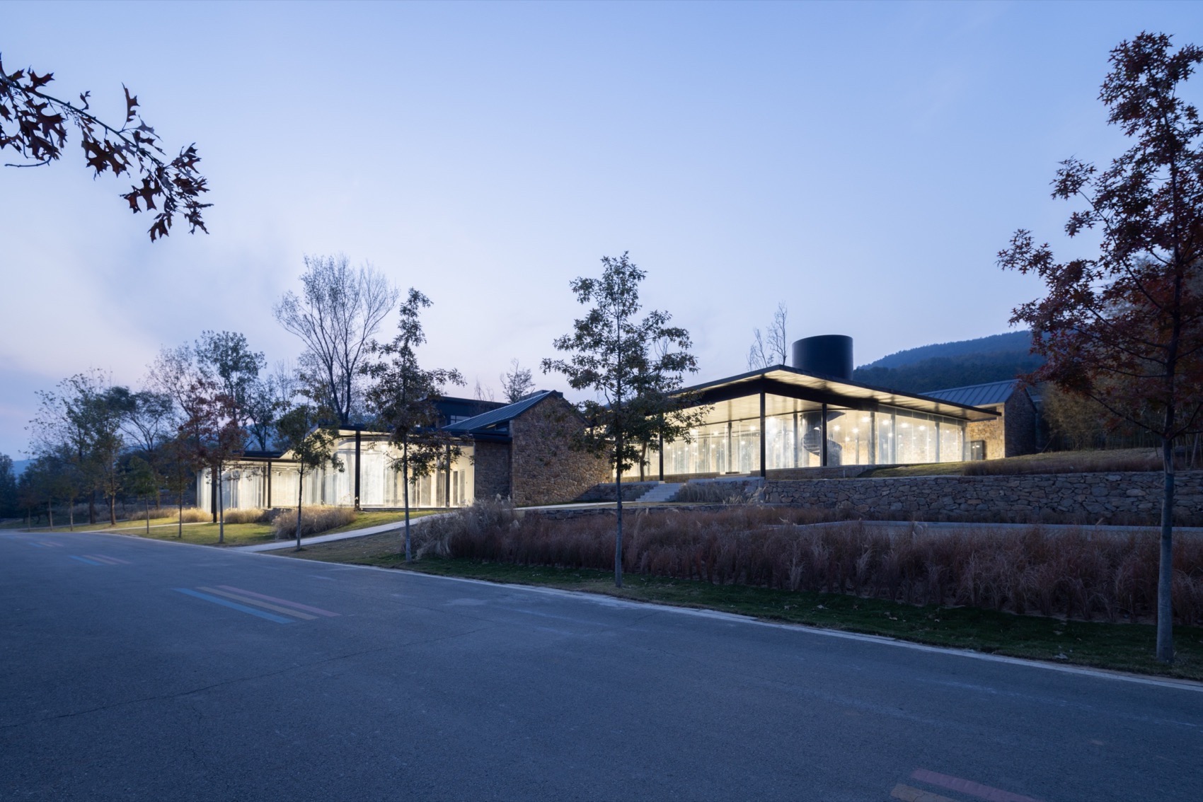 Chaoyuan Mount. village lobby by Kong Xiangwei Studio - 谷德设计网