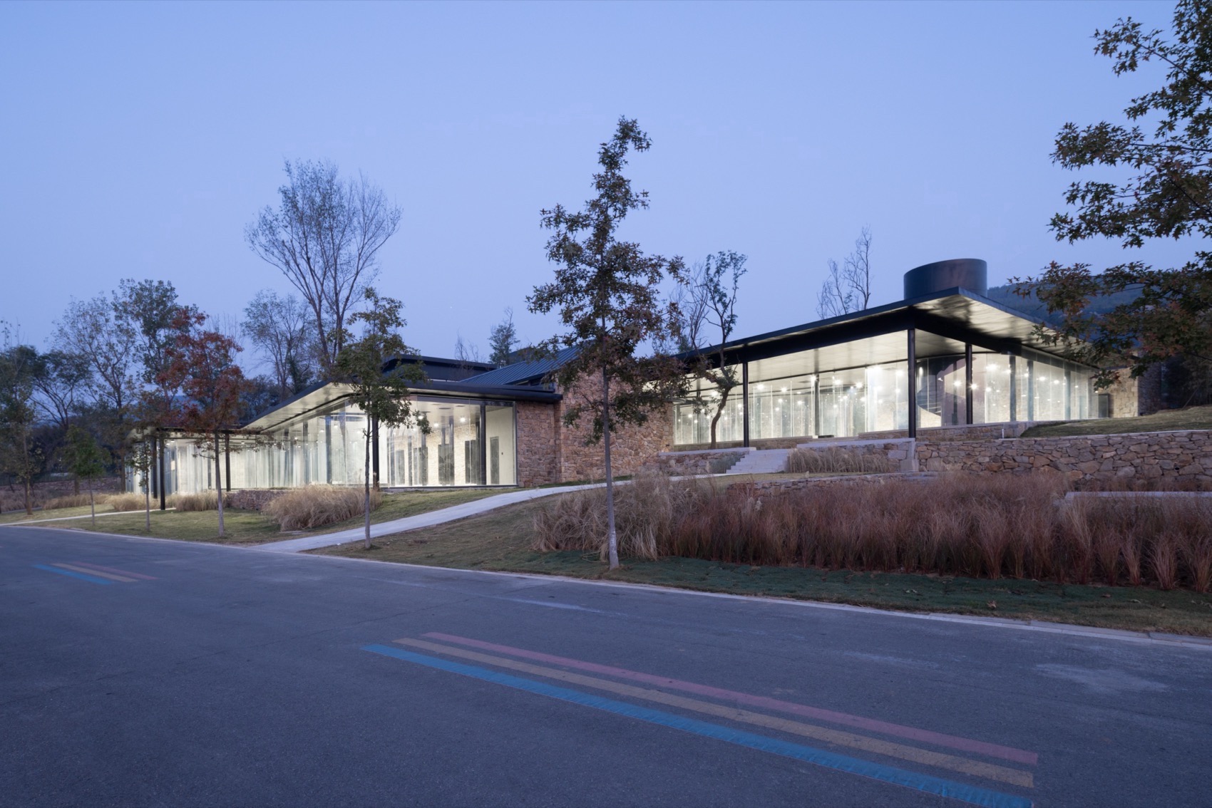 Chaoyuan Mount. village lobby by Kong Xiangwei Studio - 谷德设计网