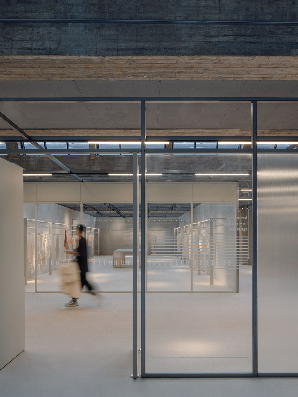 Permanent Exhibition Hall of the School of Fashion Design by MAS - 谷德设计网