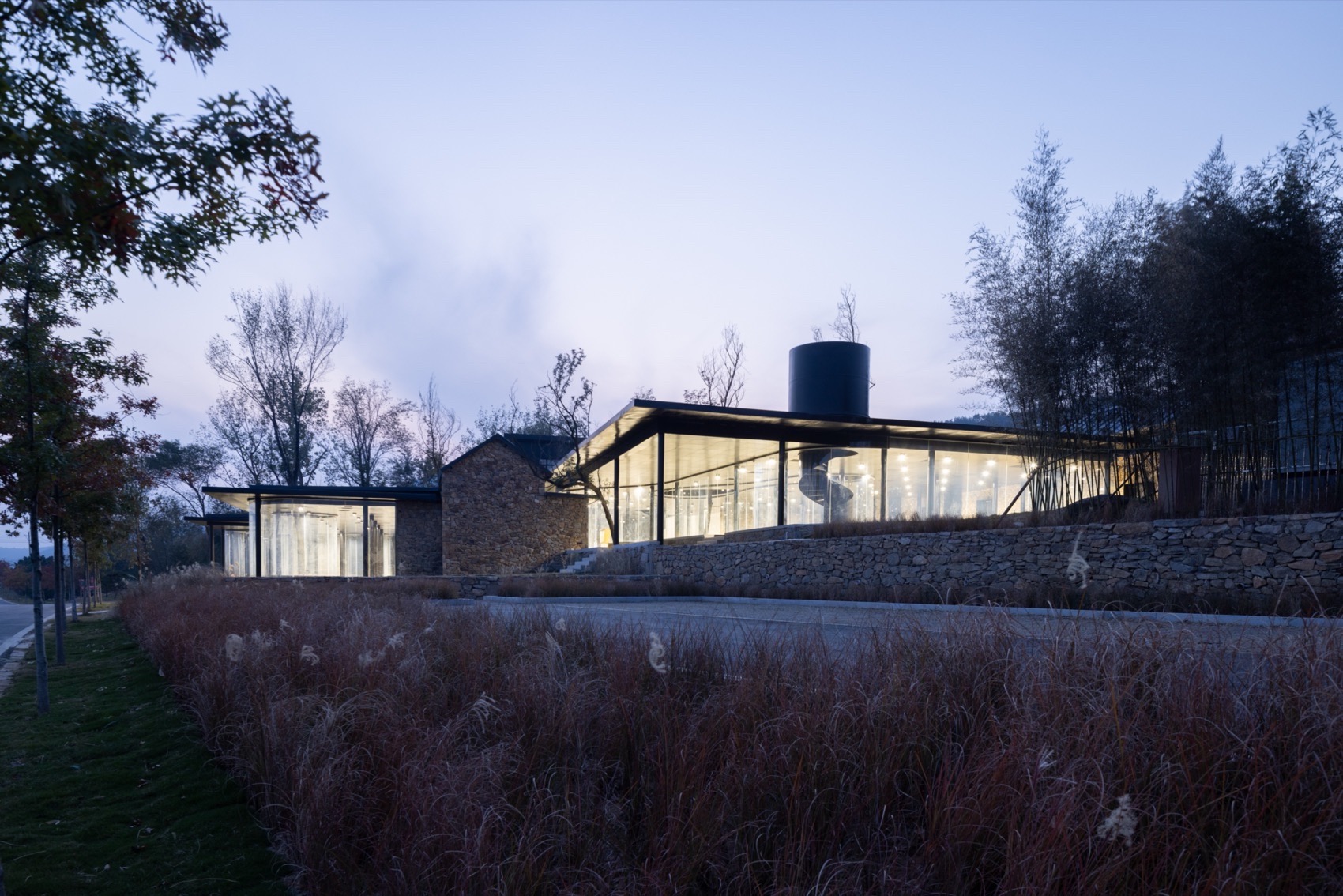 Chaoyuan Mount. village lobby by Kong Xiangwei Studio - 谷德设计网