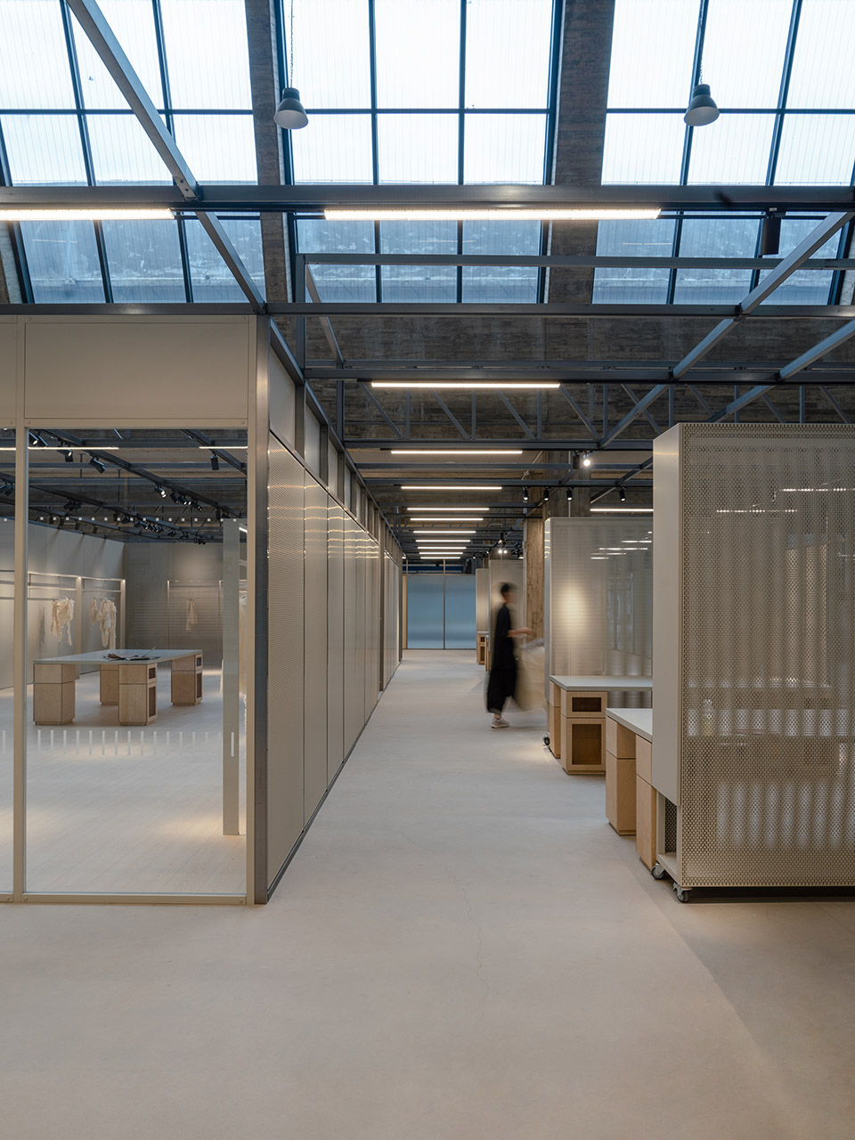 Permanent Exhibition Hall of the School of Fashion Design by MAS - 谷德设计网